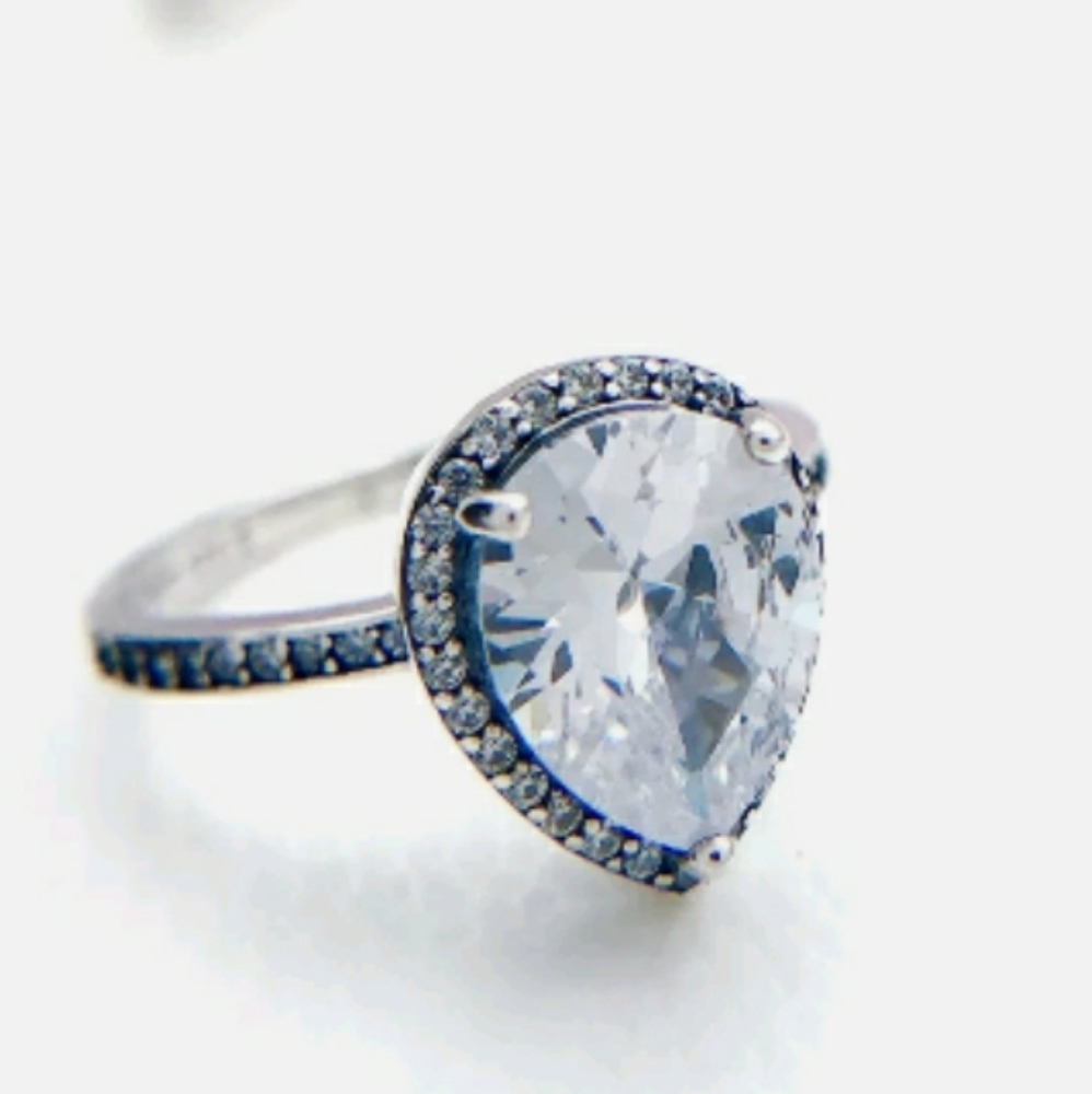 Pandora Radiant Teardrop Ring. - Gem